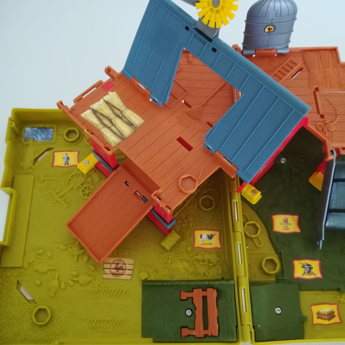 Matchbox kihajtható Dühöngő Bika Farm szett | Eladó minőségi fiús ...